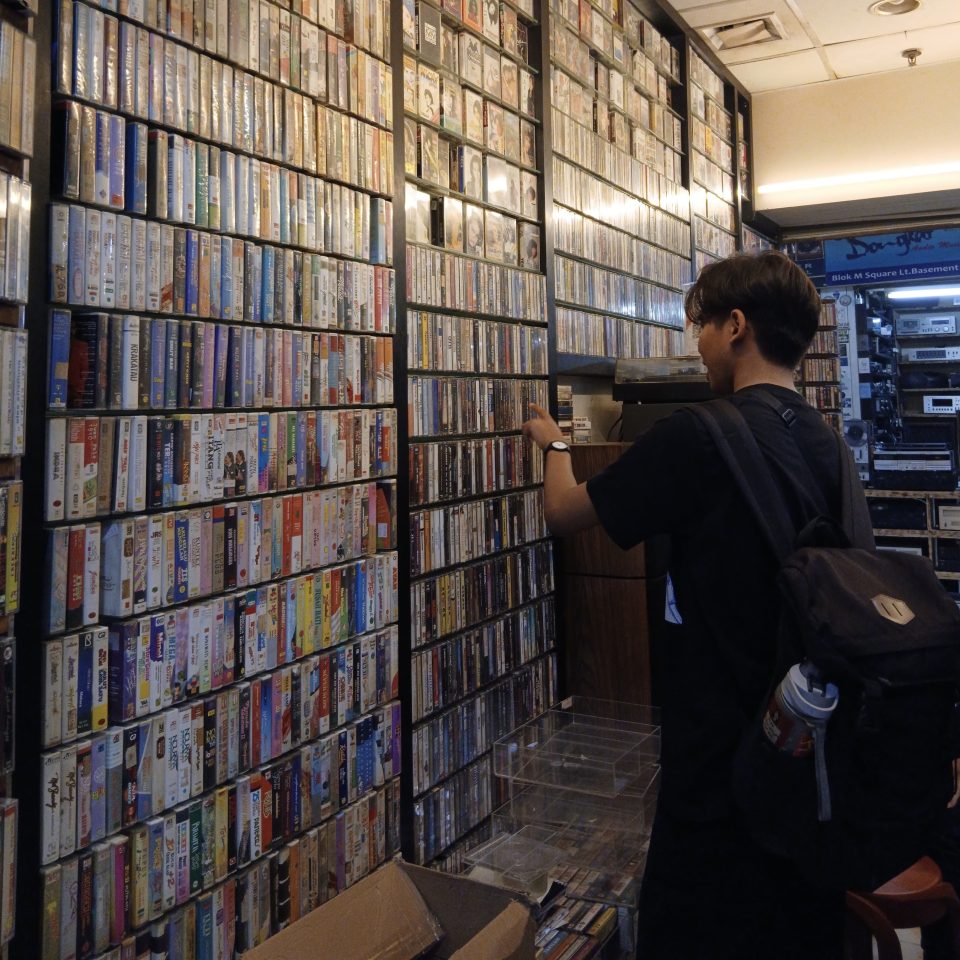 Tapeheads: Buku Tipis untuk Penggila Kaset Pita - Serunai.co